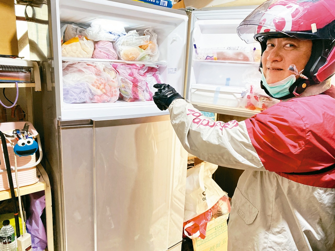 [新聞] 清潔工聯手外送員 贈餐弱勢 - 看板Gossiping - PTT網頁版