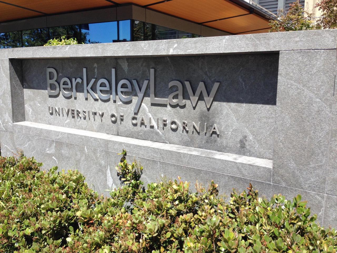 柏克莱加大法学院毕典，吵闹落幕 | 八阕